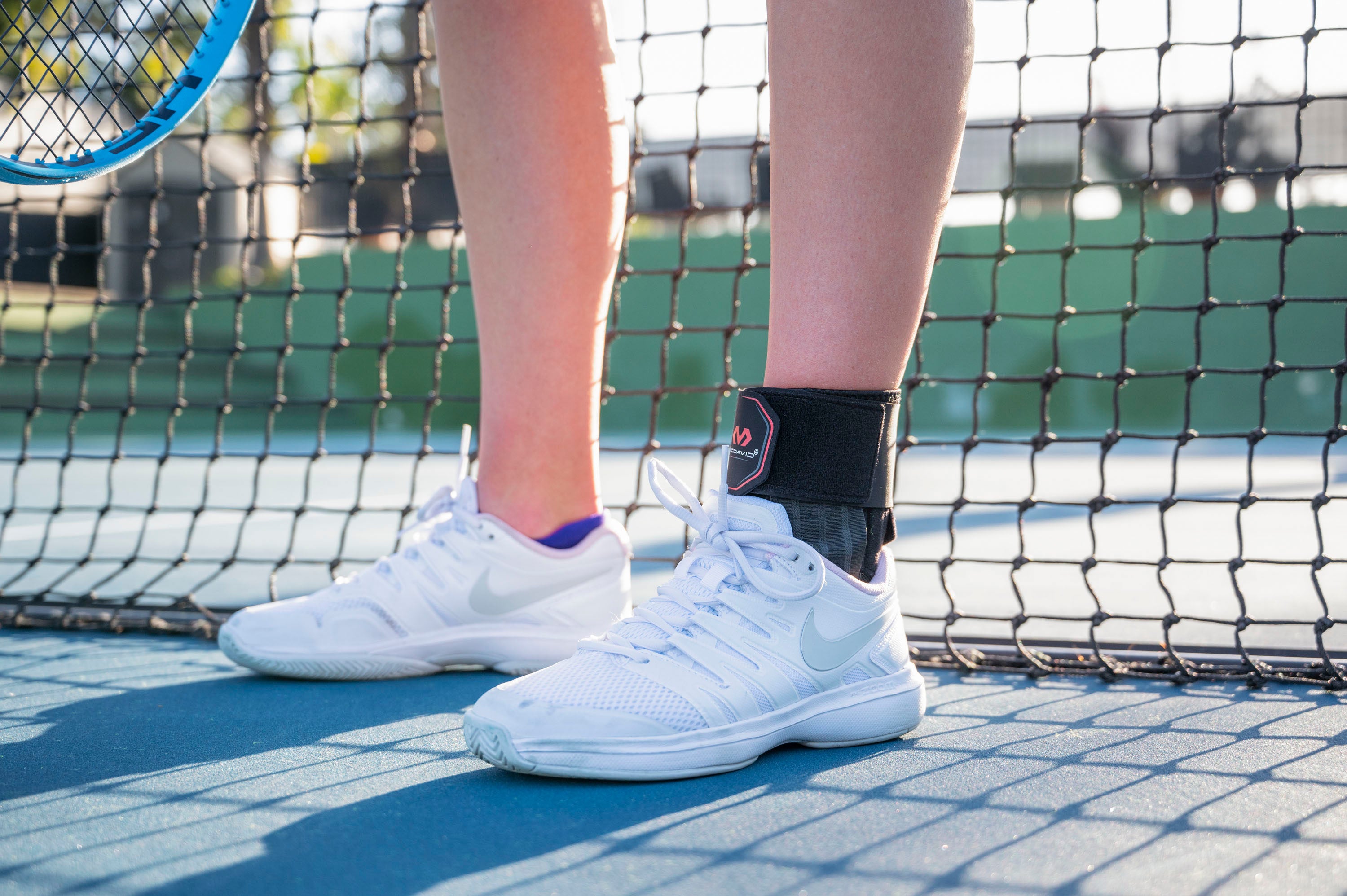 Skydda dina fotleder med kvalitetsprodukter från McDavid och Adapt Comfort